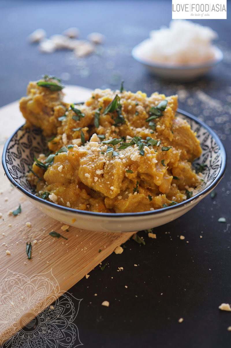 Indonesian Chicken Curry (Gulai Ayam) - Love.Food.Asia.